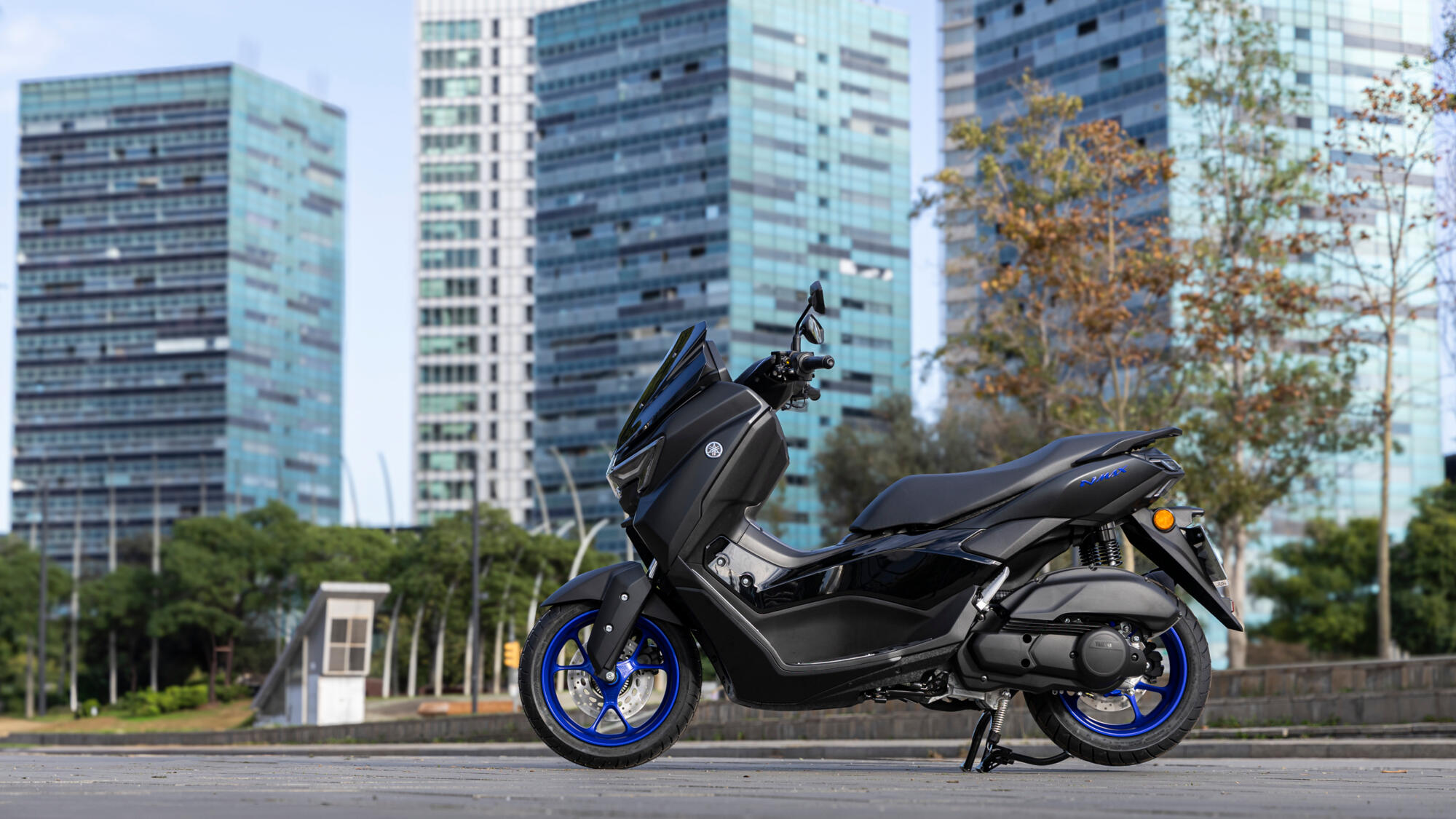 NMAX 125 - Scooters - Yamaha Motor