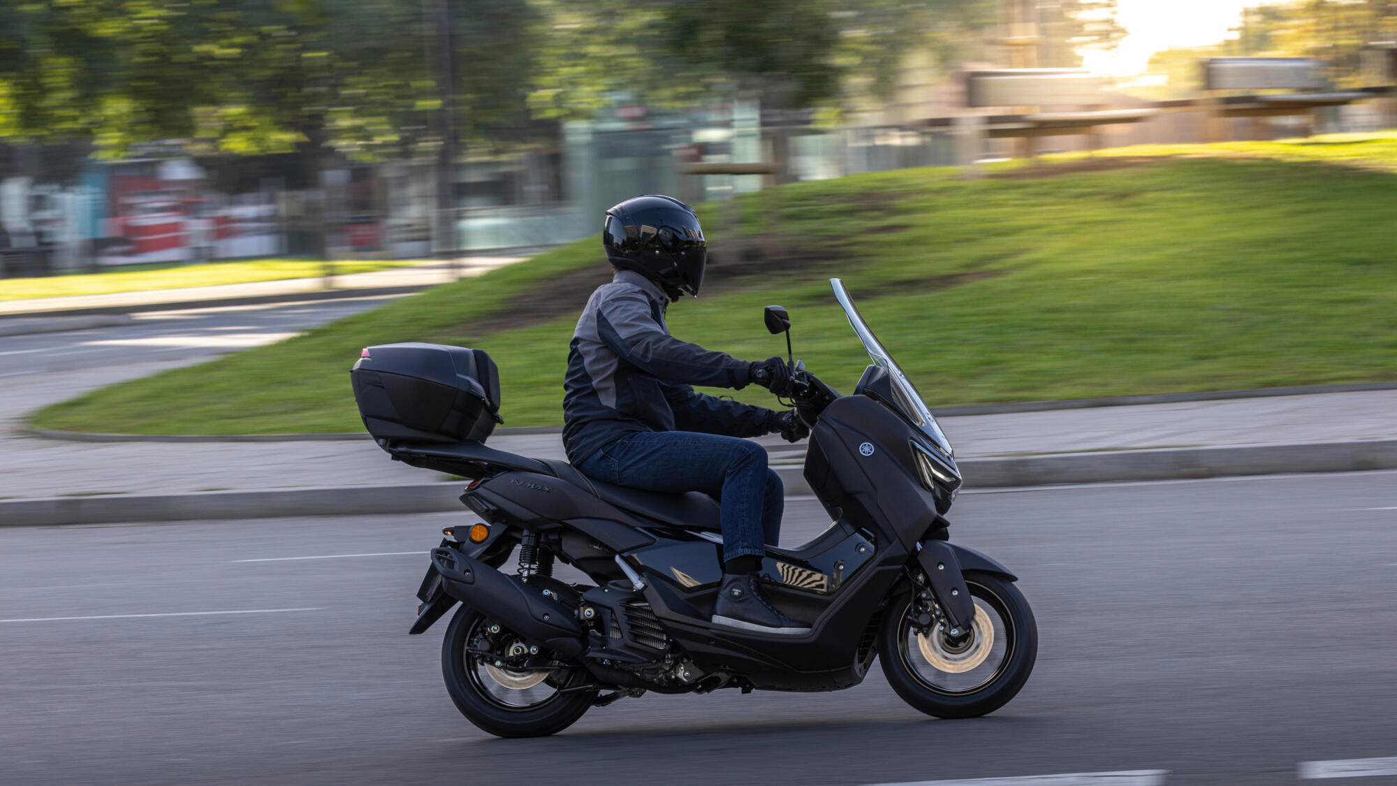 NMAX 125 Tech MAX - Scooters - Yamaha Motor