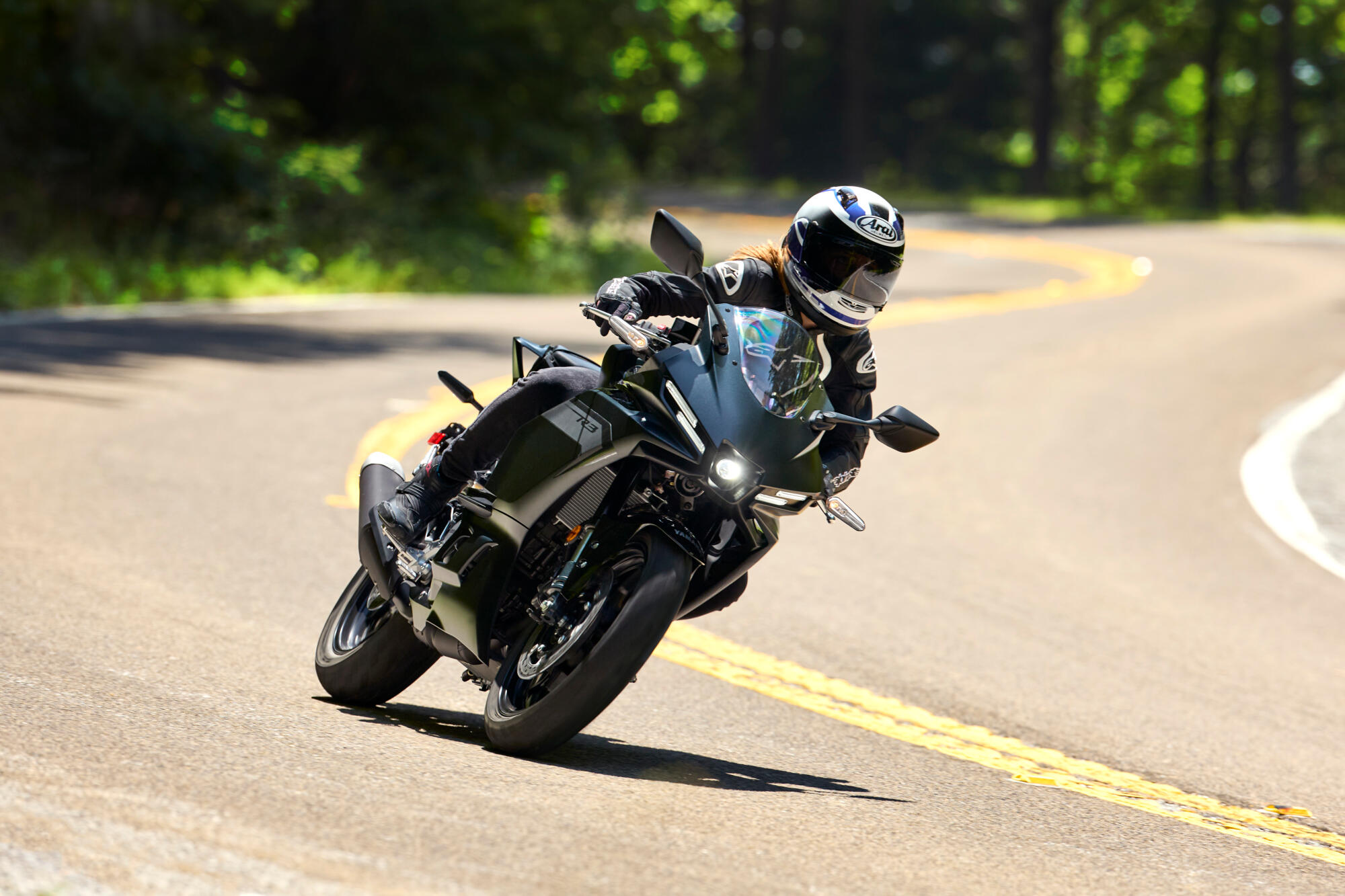 Yamaha R3 2025 Midnight Black | Motopark.cz